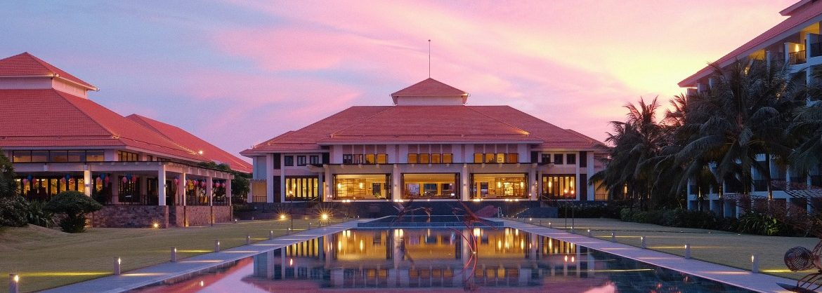 Pullman Danang Beach Resort đạt Giải thưởng Forbes Travel Guide 2022