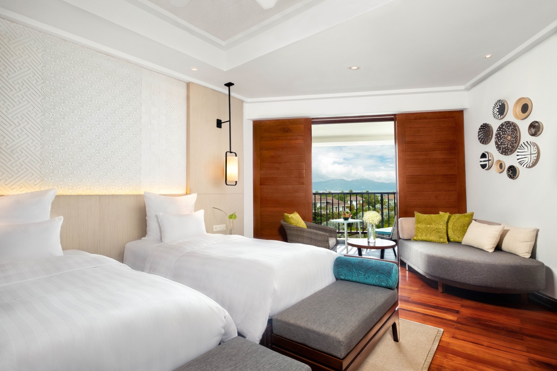 Pullman Danang Beach Resort - Phòng Deluxe Partial Ocean View